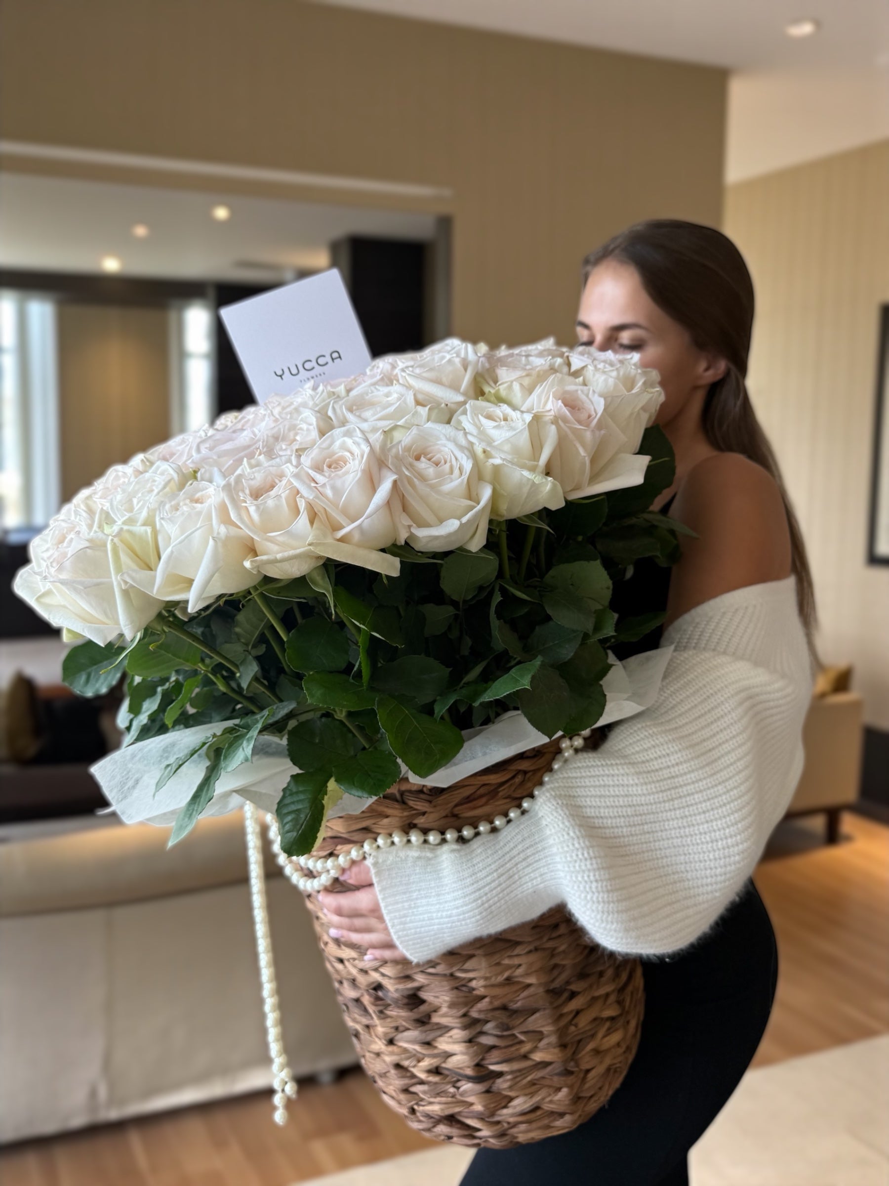 Premium White Roses Basket – Yucca Flowers